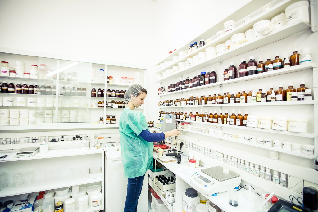 About Us - Anna Lotan